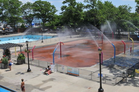 Spray Shower Feature at Lyons Pool : Photo Gallery : New York City ...