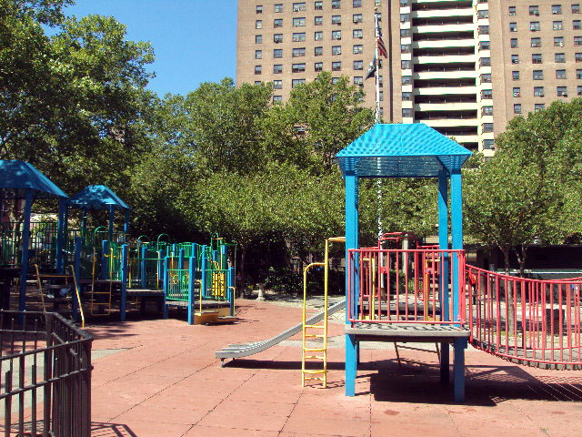 Bushwick Playground Outdoor Pools : NYC Parks