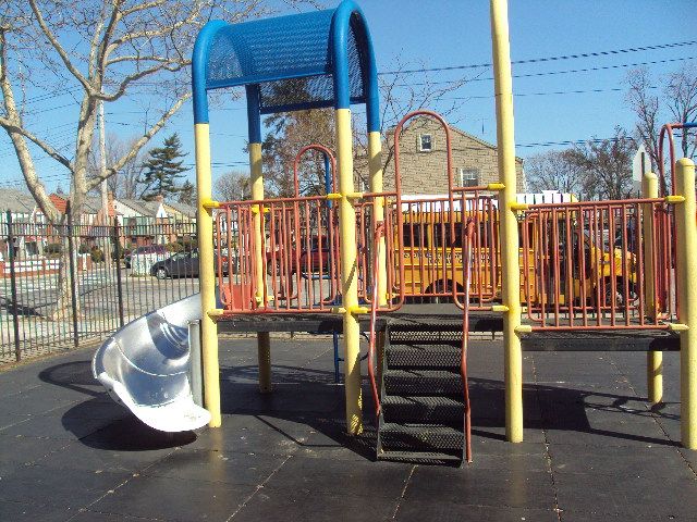 East Springfield Playground : NYC Parks