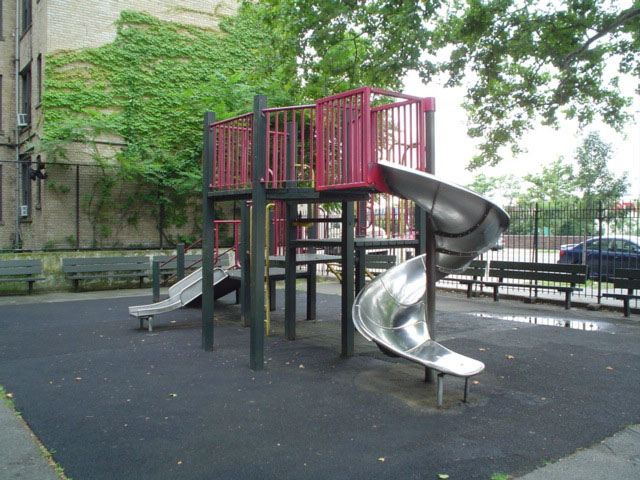 Riverbend Playground Highlights : NYC Parks