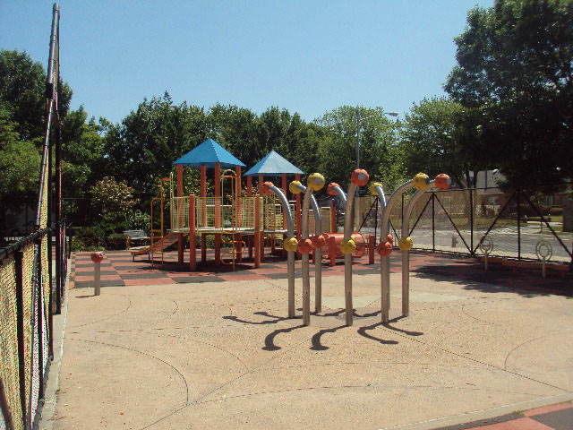 Saul Weprin Playground Public Restrooms : NYC Parks