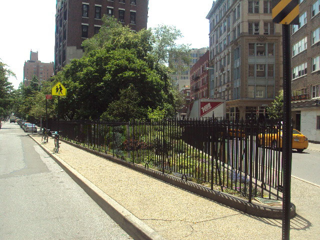 Sheridan Square Viewing Garden : NYC Parks