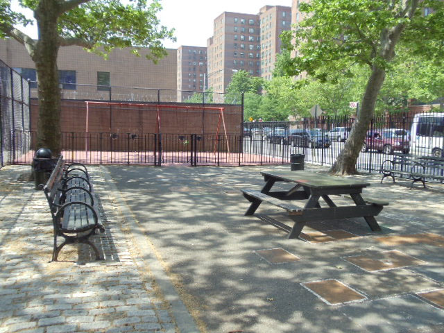 Murphy Brothers Playground Highlights : NYC Parks