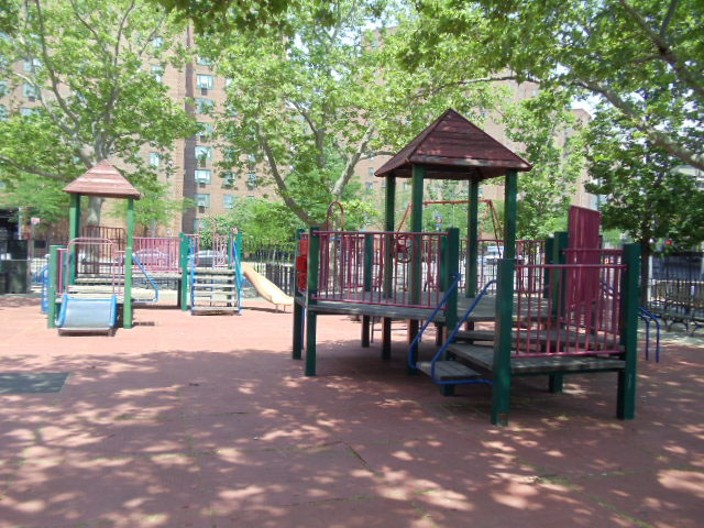 Murphy Brothers Playground Highlights : NYC Parks