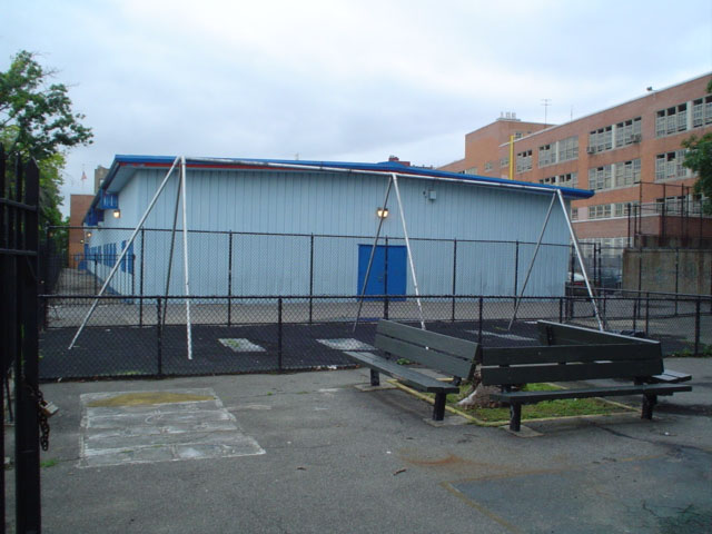 Riverbend Playground Highlights : NYC Parks