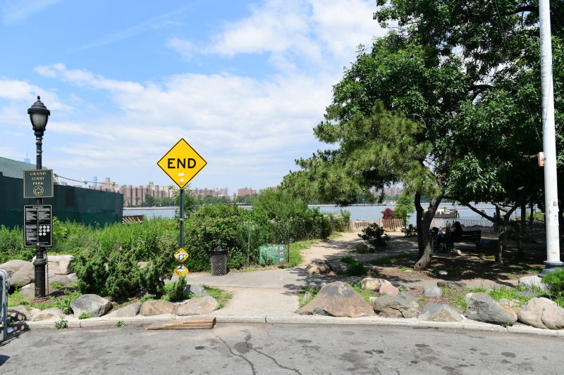 Grand Ferry Park Highlights : NYC Parks