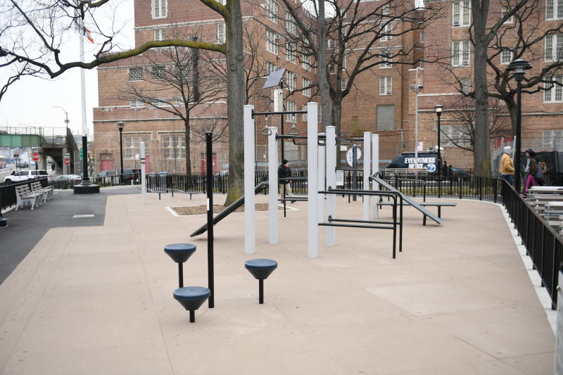 Lyons Square Playground Spray Showers : NYC Parks
