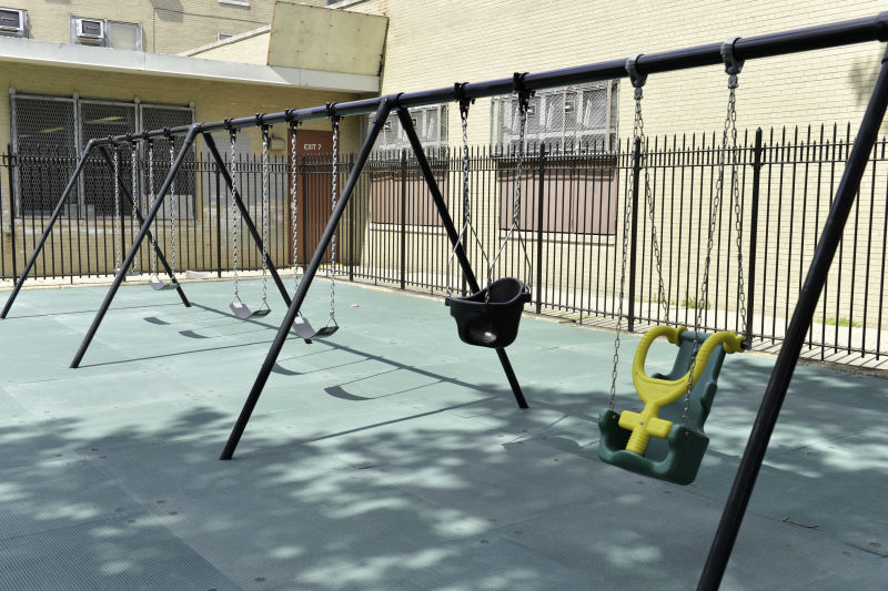 Stockton Playground Bathrooms : NYC Parks