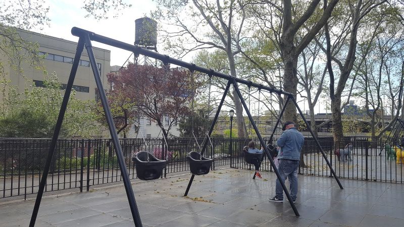 De Witt Clinton Park : NYC Parks