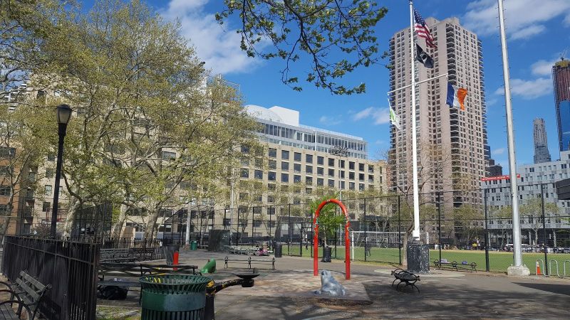 De Witt Clinton Park : NYC Parks