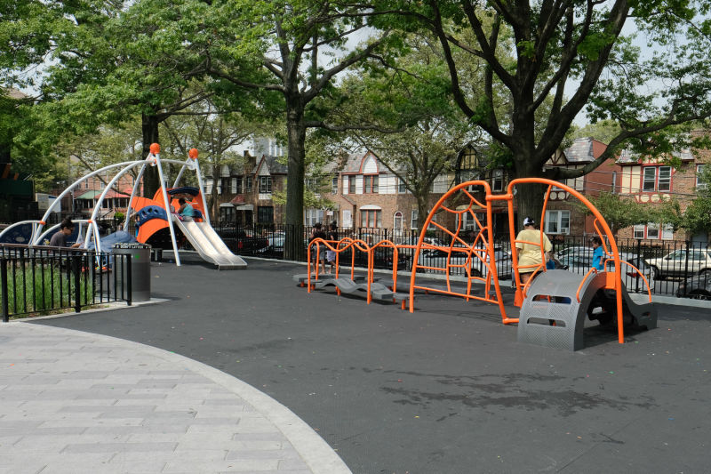 Dutch Kills Playground : NYC Parks