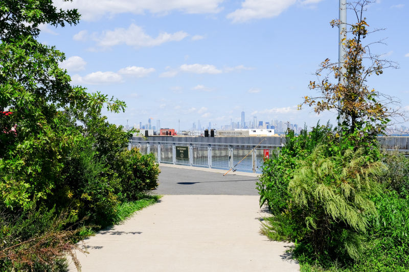 Stapleton Esplanade Highlights : NYC Parks