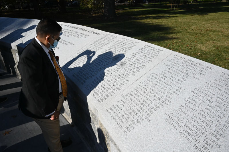 The Olde Towne of Flushing Burial Ground Highlights : NYC Parks