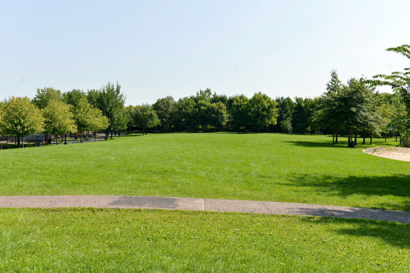 Barretto Point Park Outdoor Pools : NYC Parks