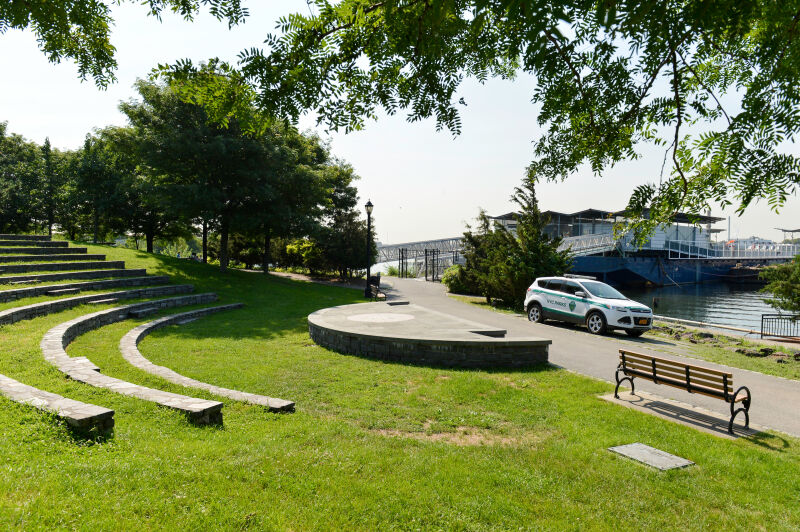 Barretto Point Park Outdoor Pools : NYC Parks