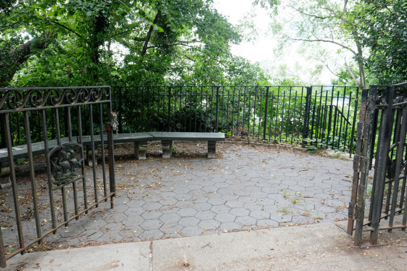 Spuyten Duyvil Shorefront Park Hiking Trails : NYC Parks