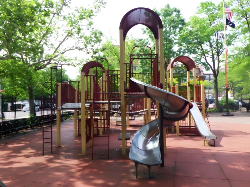 Colden Playground Spray Showers : NYC Parks