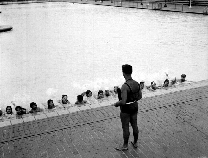 History of Parks' Swimming Pools : NYC Parks